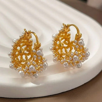 BizarreBloom Pearl Flower Earrings – Voisson